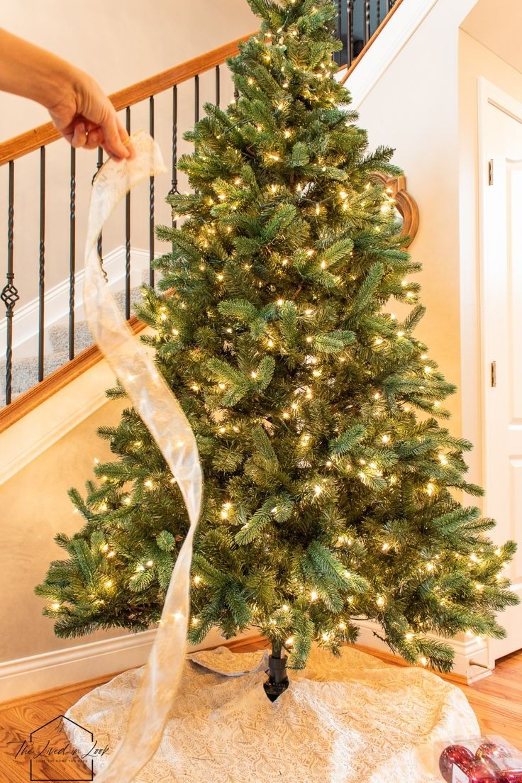 How to Use Christmas Ribbon on Tree: Top Tips and Ideas | Courtney ...
